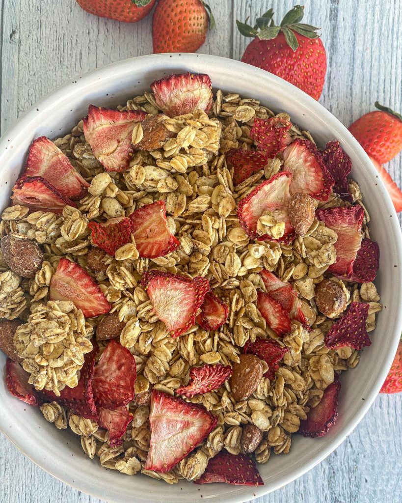 Strawberry Granola - Bobalu Berries